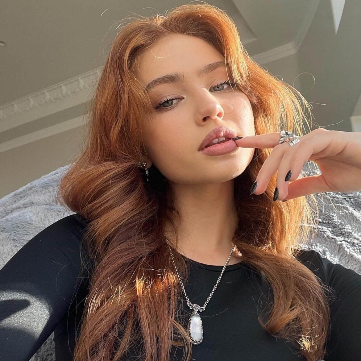 Renata Ri Biography, Wiki, Age, Height, Weight, Modeling Career, Net ...