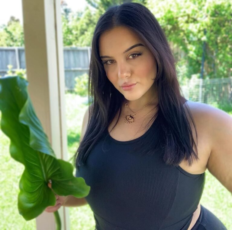 Who Is Larissa Psaila? Wiki, Biography, Age, TikTok, Boyfriend, Body ...