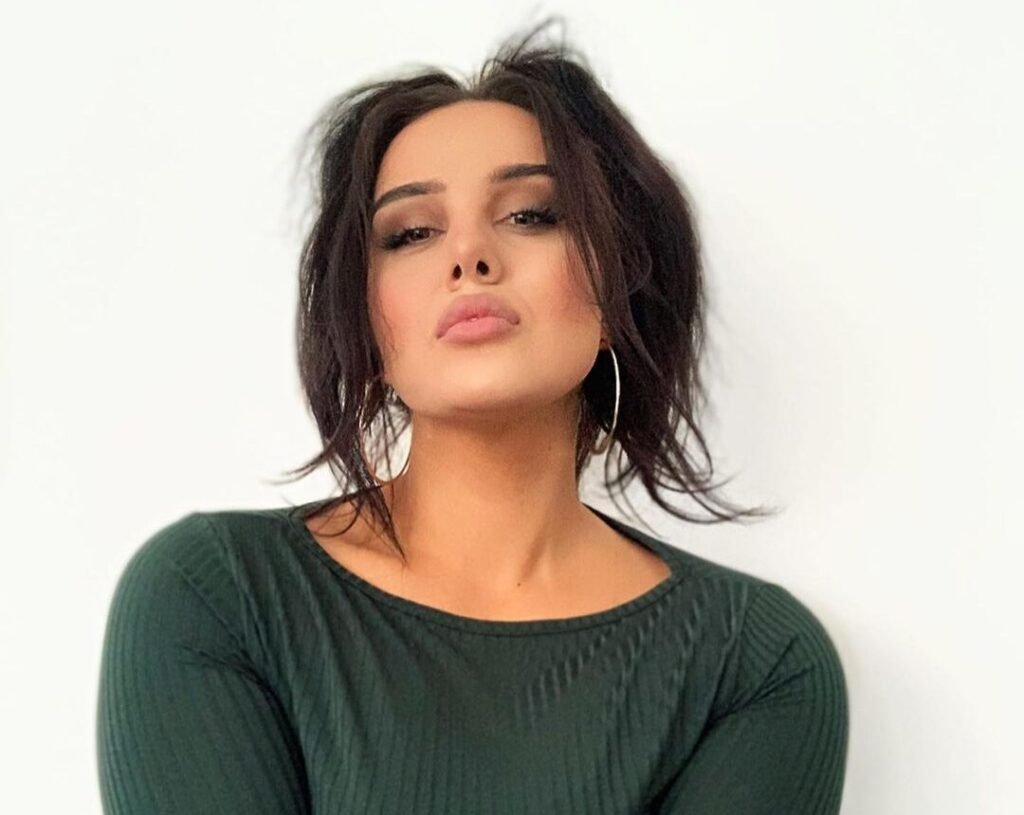 Who Is Larissa Psaila? Wiki, Biography, Age, TikTok, Boyfriend, Body ...