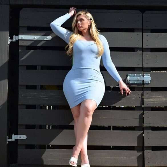 Sophie Hall Biography, Wiki, Age, Height, Weight, Net Worth, 7 ...