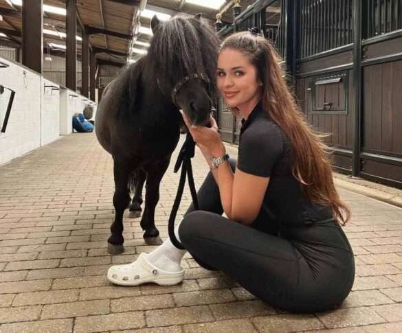 Erin Williams Bio, Age, Height, Weight, Love Life, Family, Horses ...