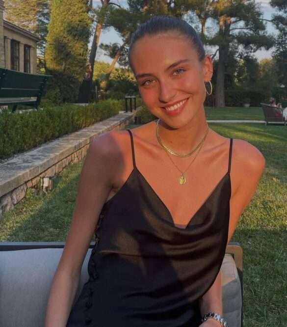 Carla Peclet Biography, Wiki Net Woth 2022, Age, Weight, Family, Five ...