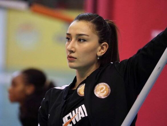 Hande Baladin Biography, Wiki, Age, Height, Weight, Interesting Facts ...