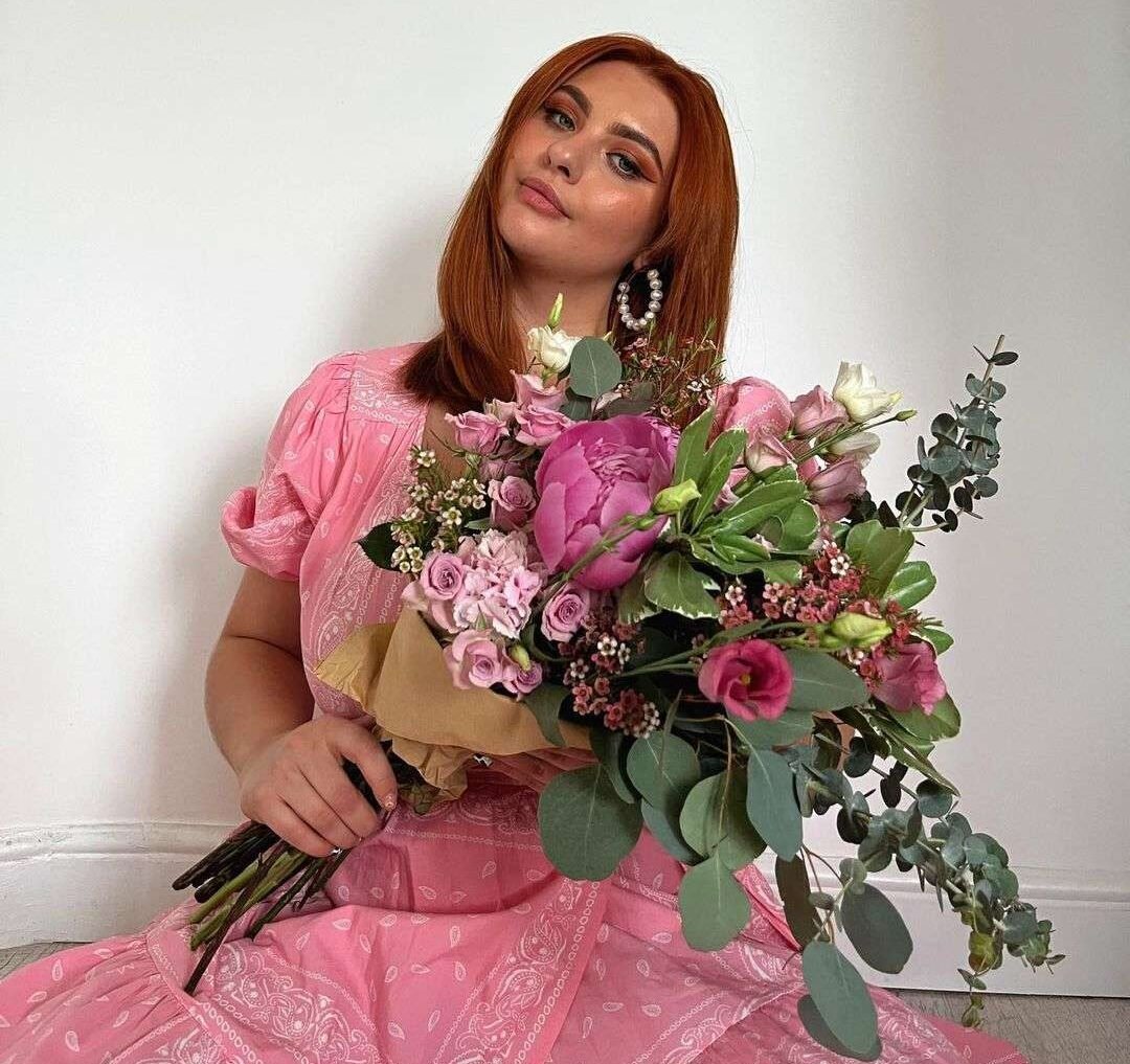 Julia(Midsize Babe), Biography, Wiki, Age, Career, Height, Weight ...