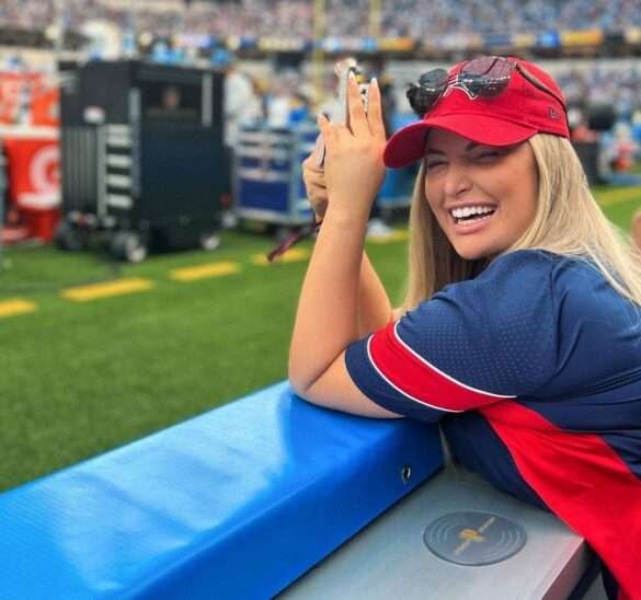 Ashley Alexiss Bio, Wiki, Age, Height, Net Worth, Father, Onlyfans ...