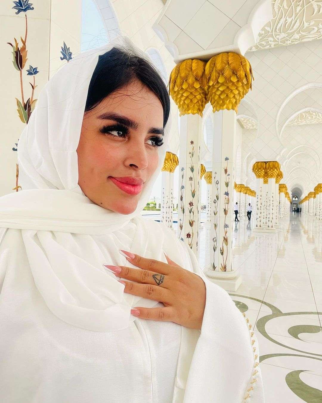 Who Is Karent Gomez? Webcam Model, Biography, Daughter, Age, Source Of ...