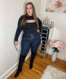 Kay Hill Biography, Wiki, Age, Family, Facts, Boyfriend, NFTs Expert ...