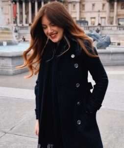 Elizabeth Filips Biography, Age, Best British YouTuber &Painter, Height ...
