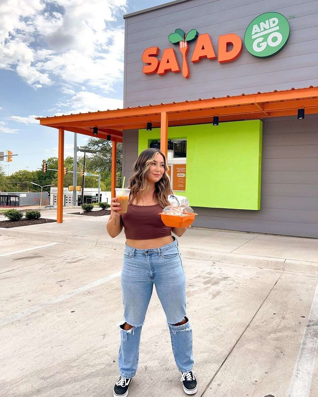 Who Is Elizabeth Salazarrr? Age, Height, Weight, Biography, Husband ...