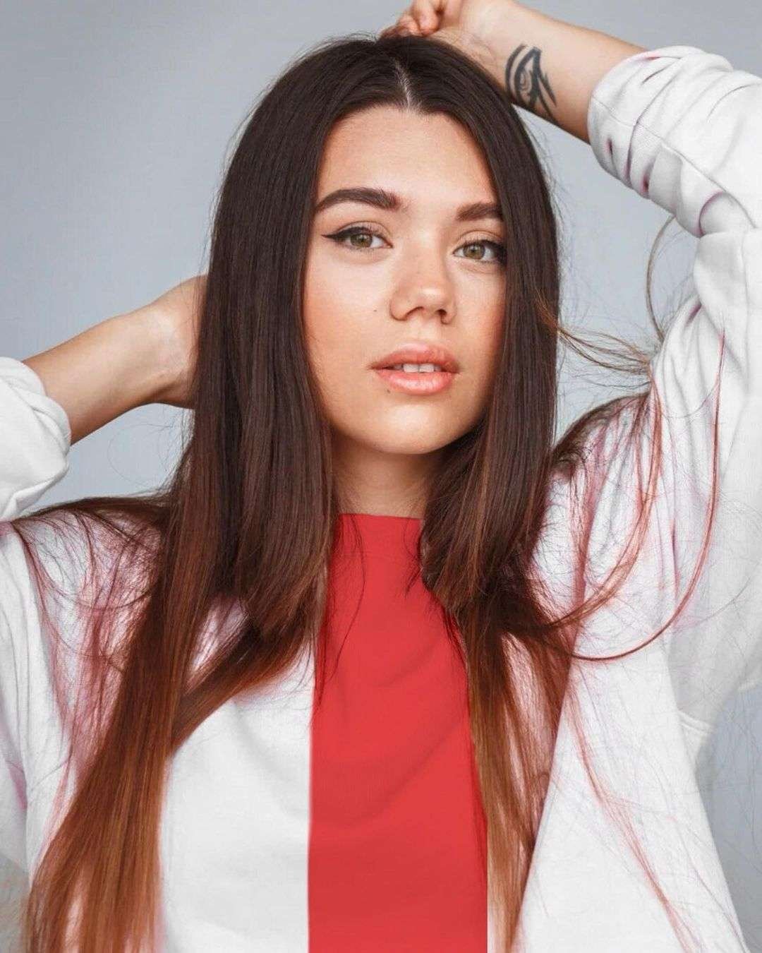 Alina (girl_on_pole) Biography, Age, Height, Husband, #1 Best Fitness ...