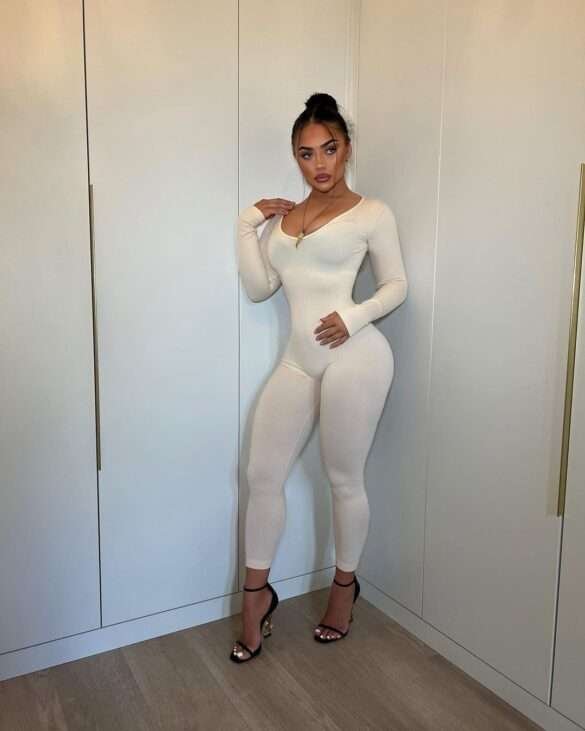 Kate Isobel Biography, Wiki, Age, Height, Weight, Family, Husband ...