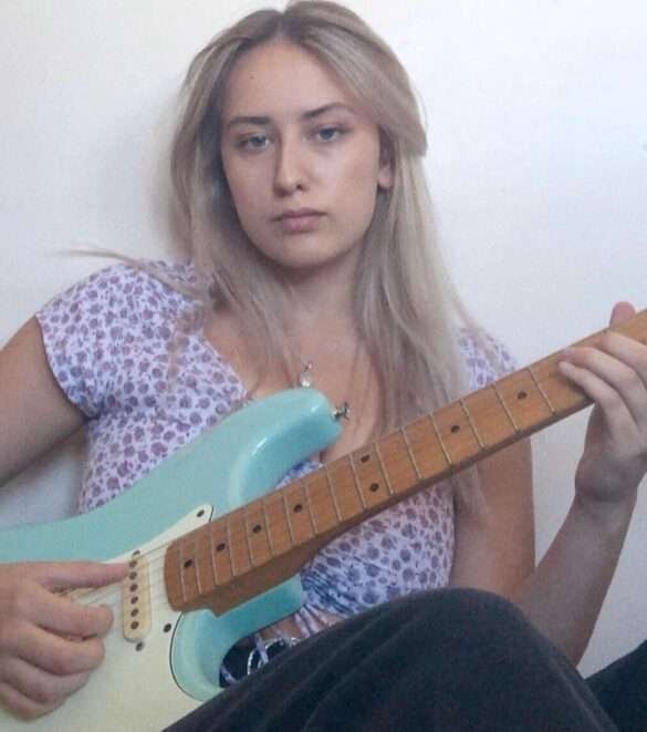 Mimi Sounds Biography, #1 Best British Guitarist &YouTuber, Height ...