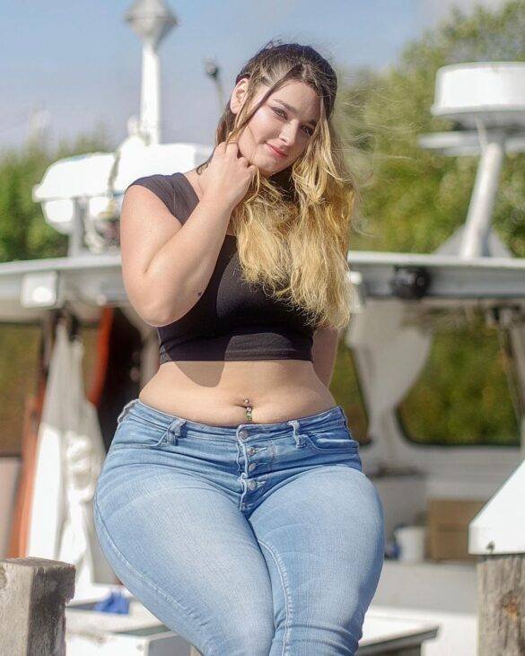 Sara Lyn Biography, #1 Alluring Social Media Celebrity, Model, Age, Pictures, Height, Instagram ...