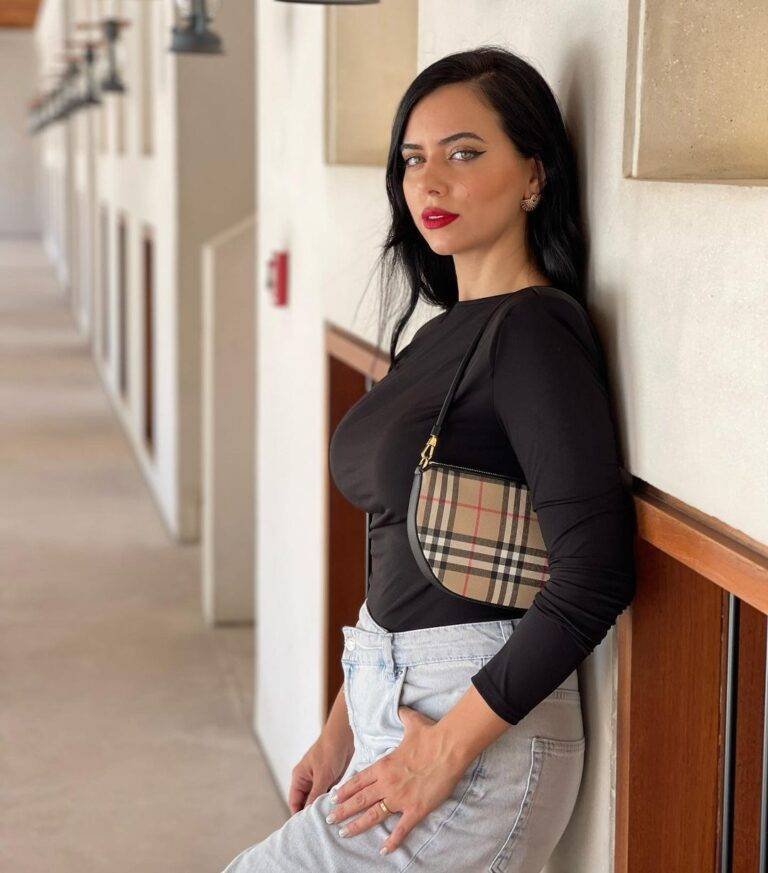 Azza Zarour Biography, Birthday, Childhood, Age, Weight, Height, Career ...