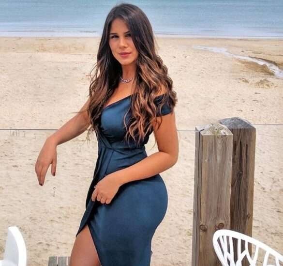 How Old Is Sara White? Biography, Blogger, TikTok, Age, Height ...