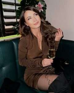 How Tall Is Anna Zapala? Age, Biography, Youtuber, Influencer, Height ...