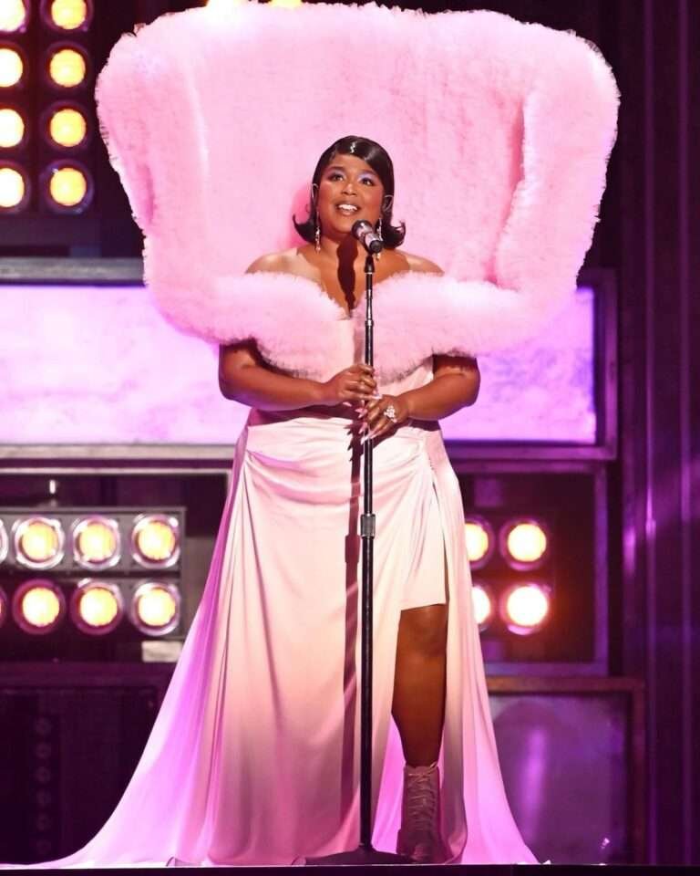How Tall Is Lizzo? Height, Wiki, Biography, Glamourous Singer ...