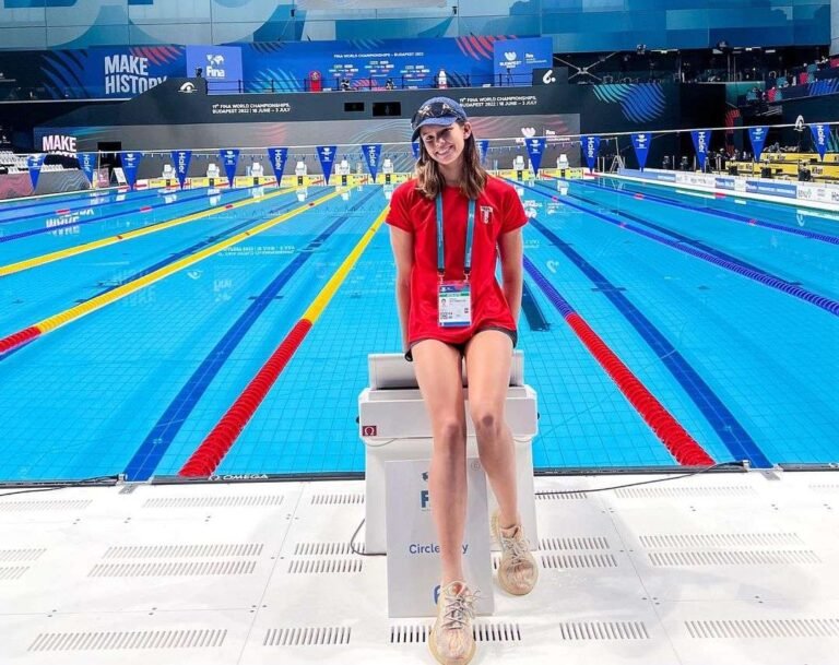 How Tall Is Alexia Sotomayor? Biography, Height, Weight, Social Media ...