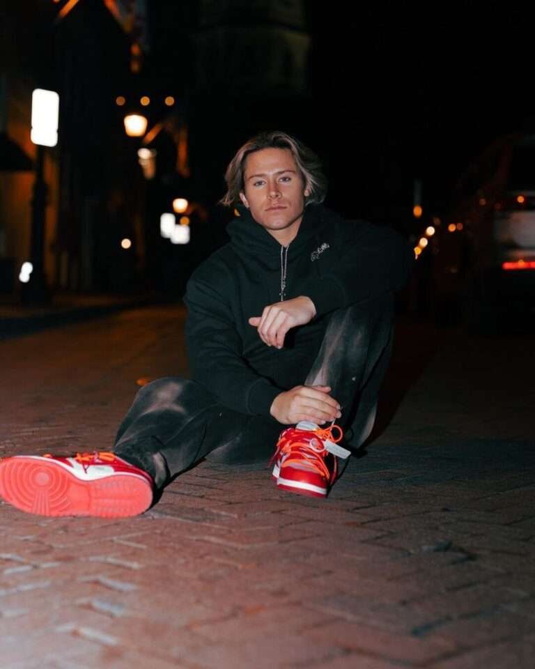 How Tall Is Alex Eubank? Height, Girlfriend, Workout, Wiki, Family, Net ...