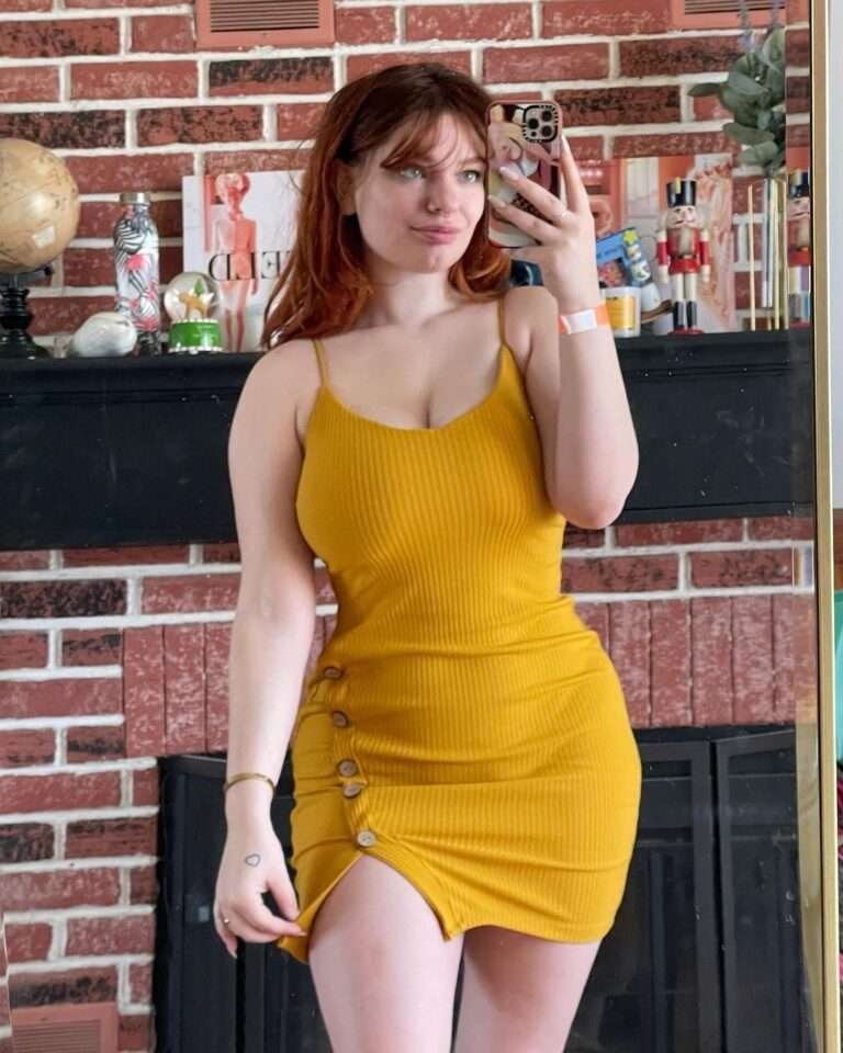 How Old Is Annabel Redd Height Bio Digital Creator Twitter