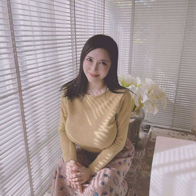 How Much Does Anri Okita Earn From OnlyFans? Age, Bio, Wiki, Height ...