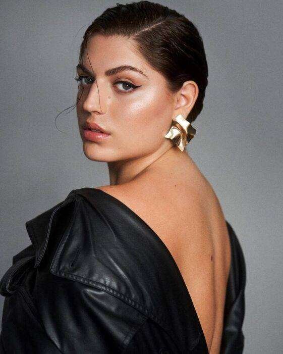 How Old Is Ella Halikas? Bio, Age, Height, Instagram, Net Worth ...
