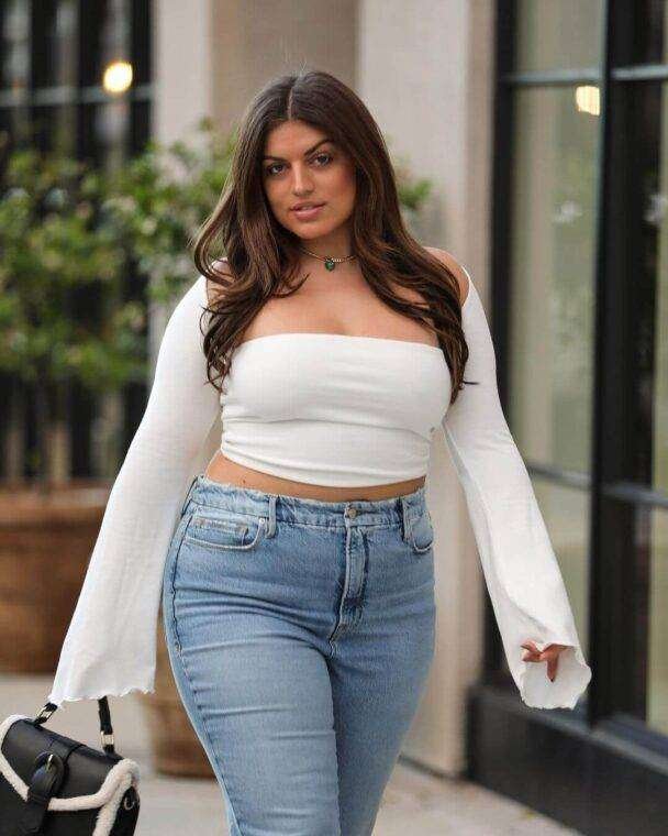 How Old Is Ella Halikas? Bio, Age, Height, Instagram, Net Worth ...