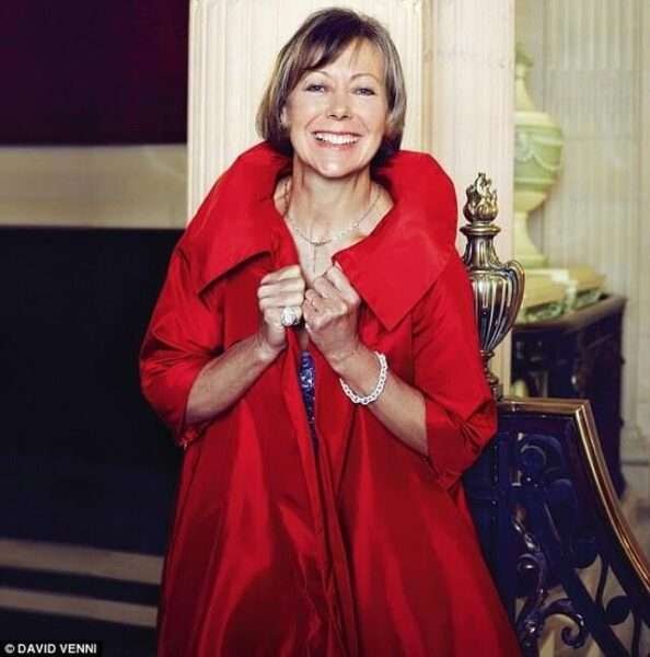 How Old Is Jenny Agutter? Bio, Age, Height, Father, Family, Wiki ...