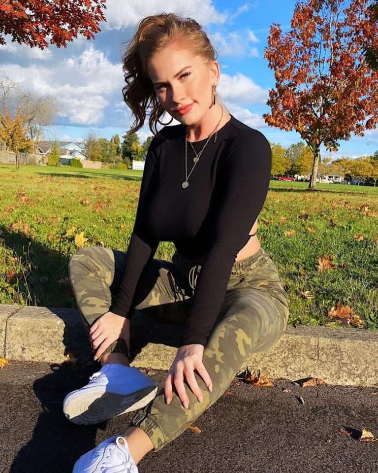 How Old Is Makayla Halstead? Biography, Influencer, Age, Weight, Height ...