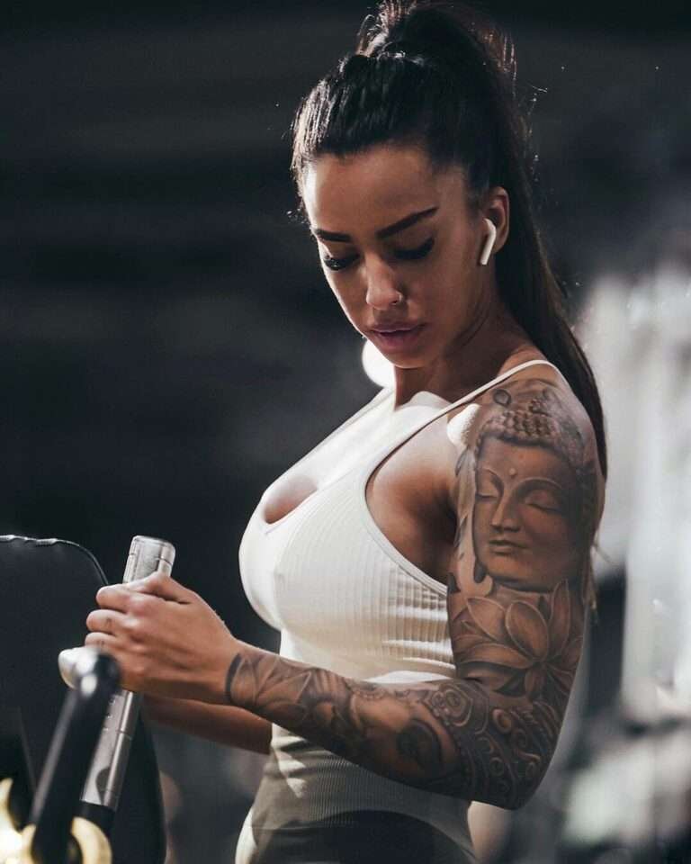 What Is The Height Of Mireia Porras? Bio, Age, Weight, Family, Net ...