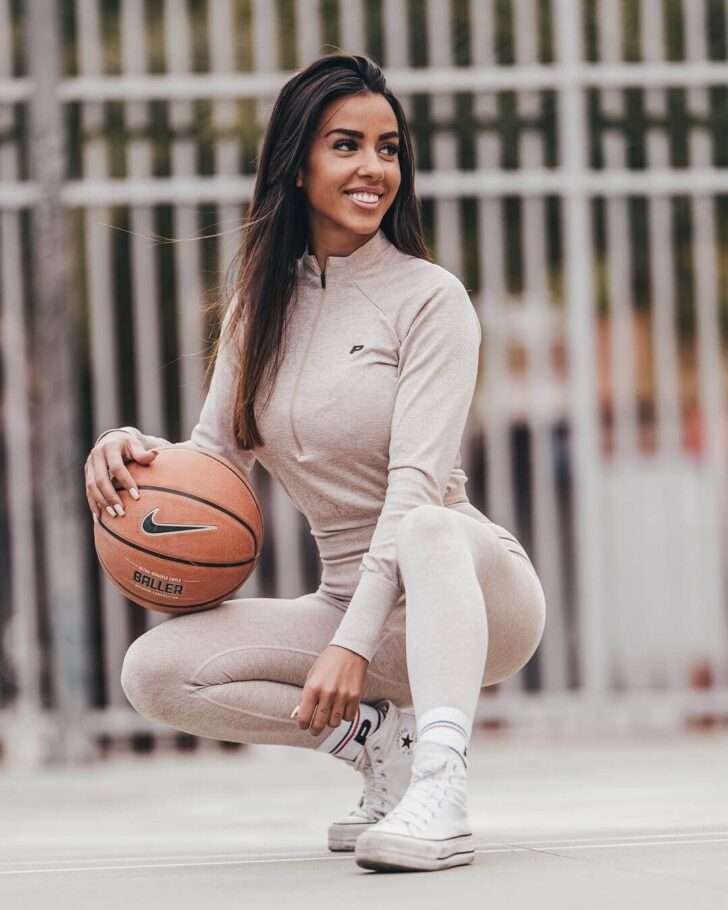 What Is The Height Of Mireia Porras? Bio, Age, Weight, Family, Net ...