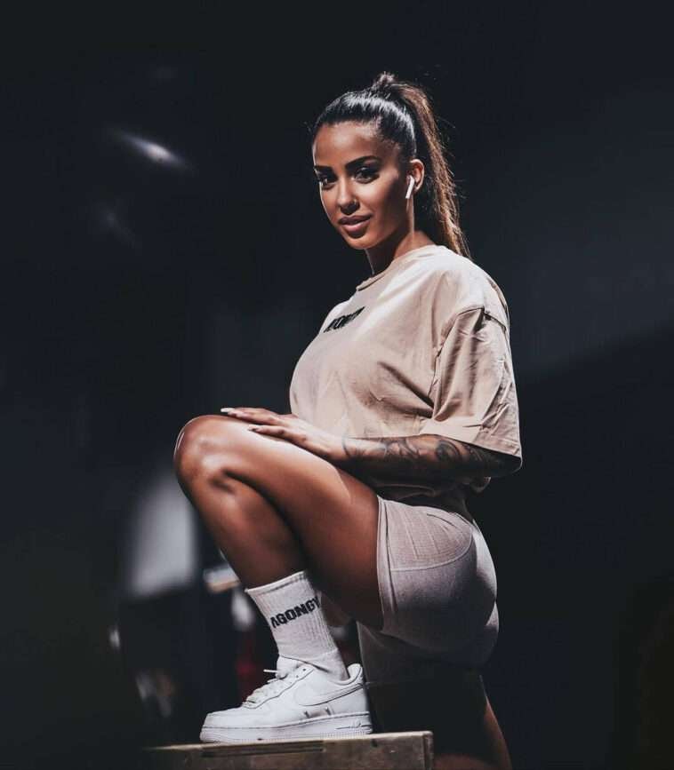 What Is The Height Of Mireia Porras? Bio, Age, Weight, Family, Net ...