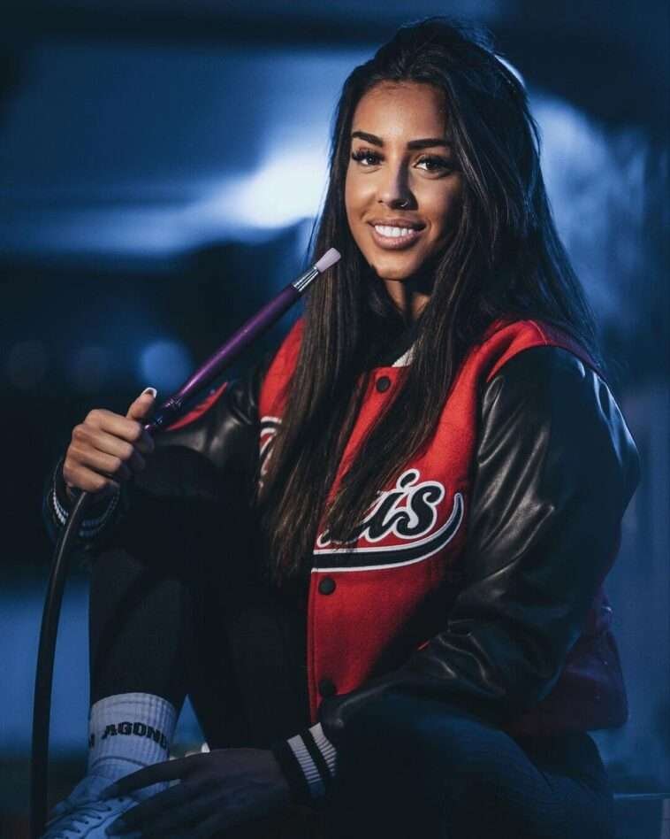 What Is The Height Of Mireia Porras? Bio, Age, Weight, Family, Net ...