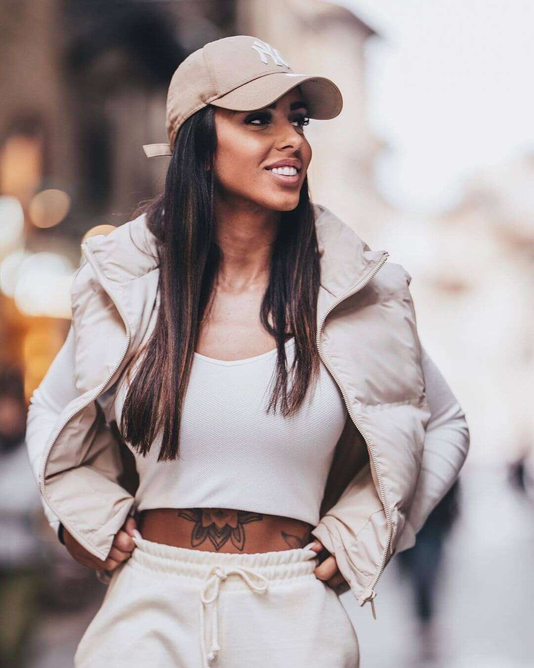 What Is The Height Of Mireia Porras? Bio, Age, Weight, Family, Net ...