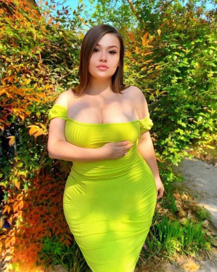 How Old Is The Plus-size Model Miss Bailey (baystayfit)? Bio, Age ...