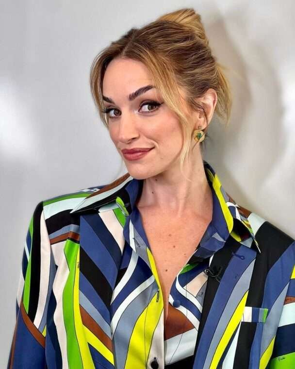 Who Is Brianne Howey? Bio, Net Worth, Family, Age, Height, Weight Loss ...