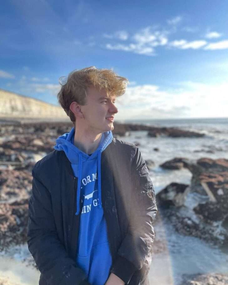 How Old Is Tommyinnit? Net Worth, Age, Height, Family, Twitch ...