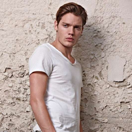 Who Is Dominic Sherwood? Bio, Net Worth, Age, Height, Family, Tattoos ...